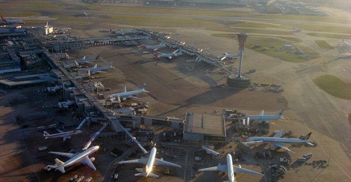Heathrow evacua passageiros por suspeita de vazamento químico