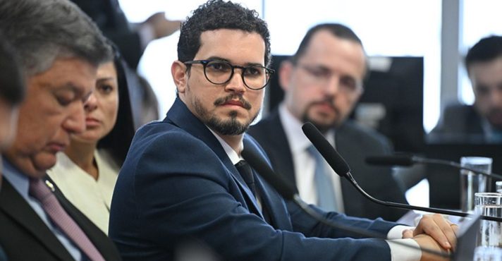 Filho de ex-diretor do INSS é preso em operação da PF